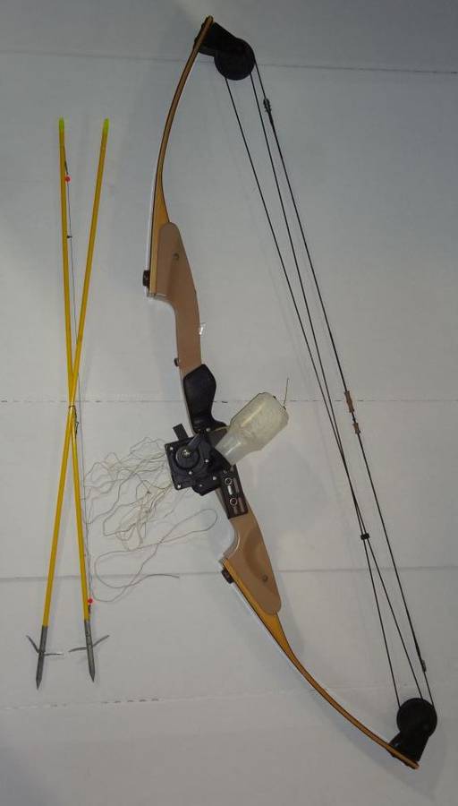 AMF Voit Wing Chaparral Fishing Bow Very Good Condition Limited Use Includes Two Arrows 36 L Left Handed Bow 50 L Auction 1BID